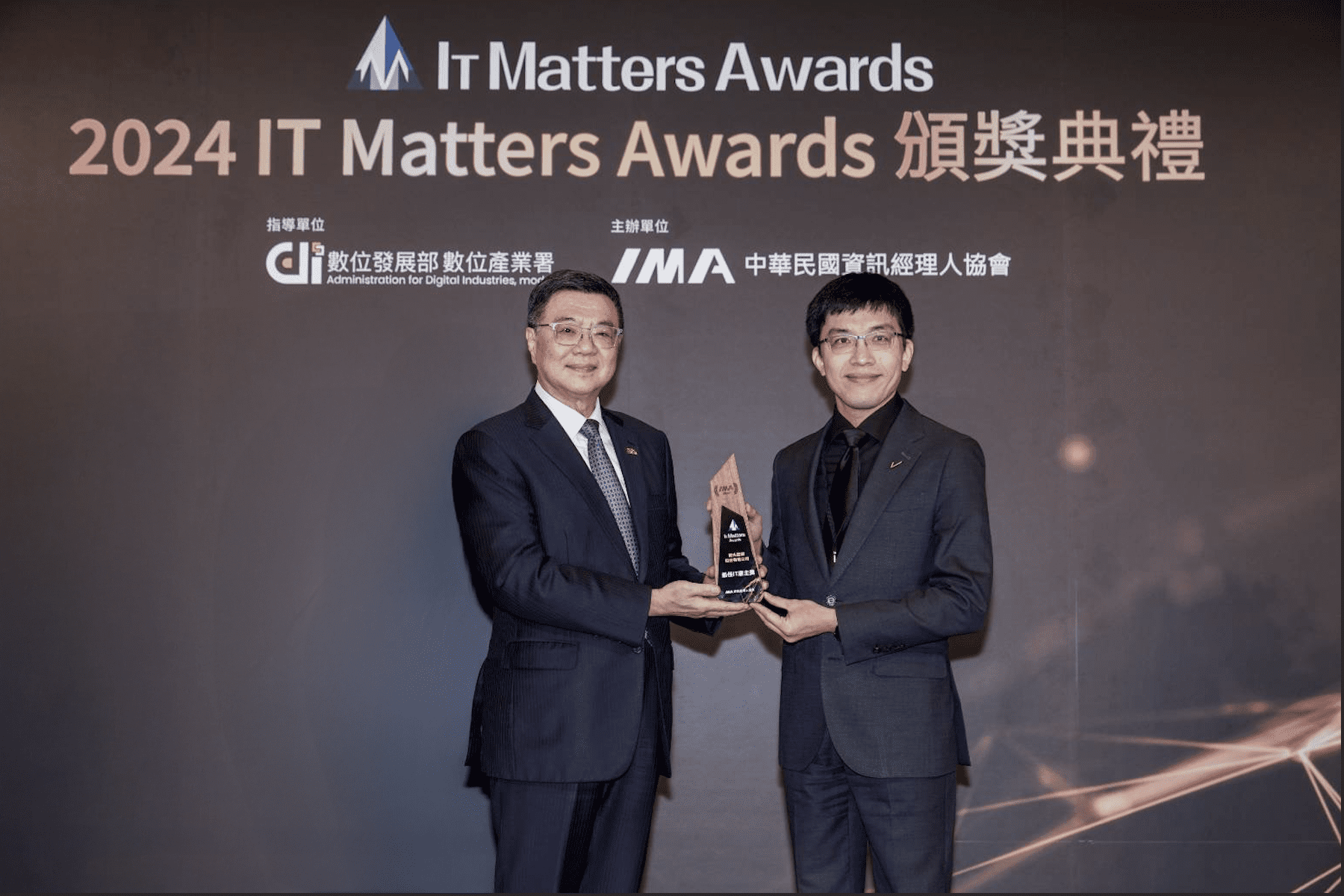 DEVCORE 蟬聯 IT Matters Awards 最佳 IT 雇主獎 實施週休三日、系統性培育資安人才雙管齊下 - 邁思傳媒 Maisi Media